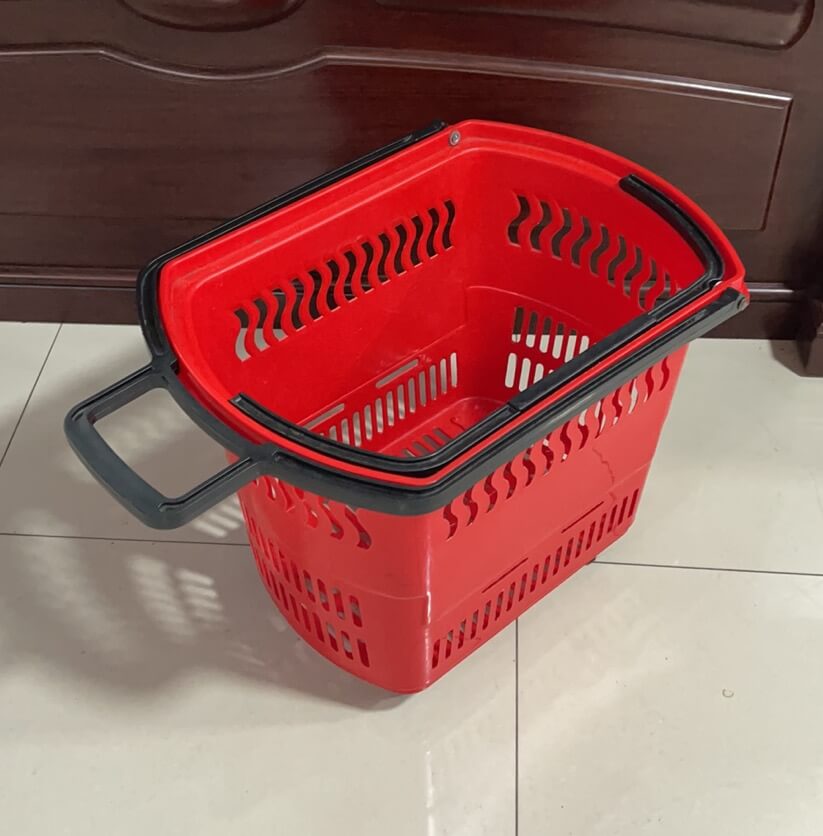 CANASTA ROJA GRANDE CON RODÍN 59.5*39*41CM 1UND – Grupo Yuan Dong